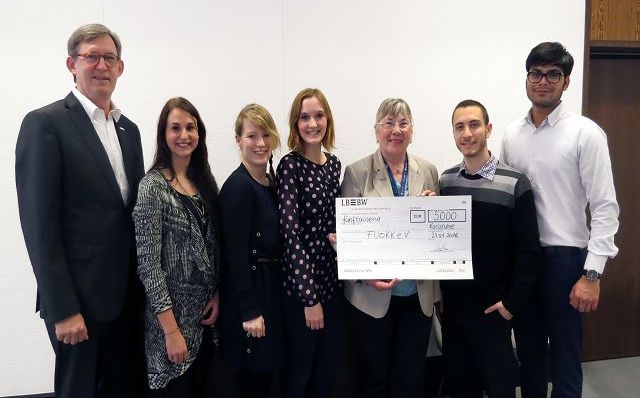 Weihnachtlicher Spendenverkauf der Karlsruher Bosch-Praktikanten für ...