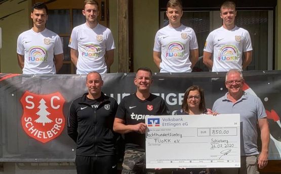 Sondertrikot des SC Schielberg erlöst 850 Euro für FUoKK - FUoKK e.V.